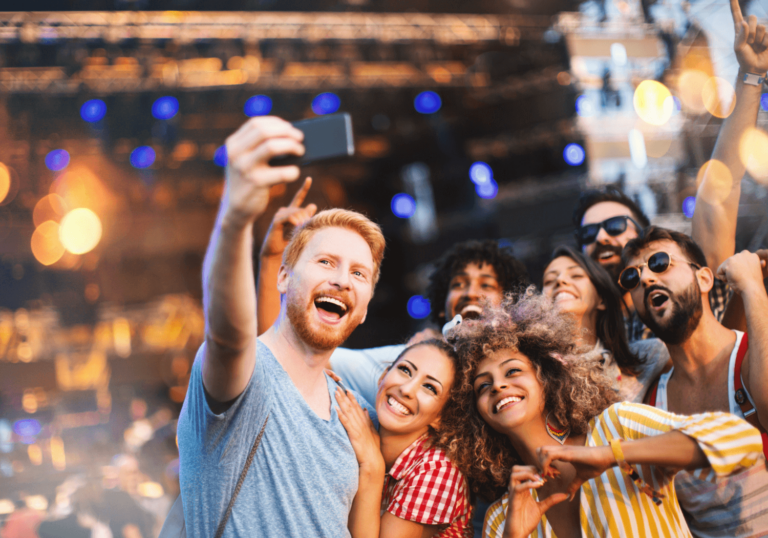 How to enjoy going to a concert alone: 20 tips for beginners - Solo ...