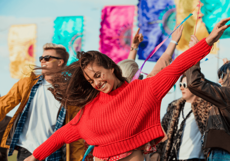 How to enjoy going to a concert alone: 20 tips for beginners - Solo ...