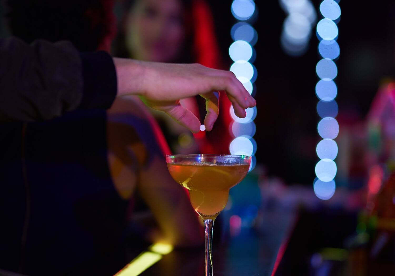 Going to a bar or pub alone: tips for beginners - Solo Female Travelers