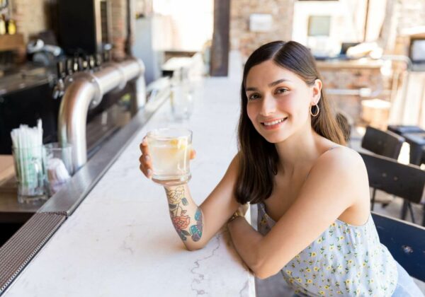 Going to a bar or pub alone: tips for beginners - Solo Female Travelers