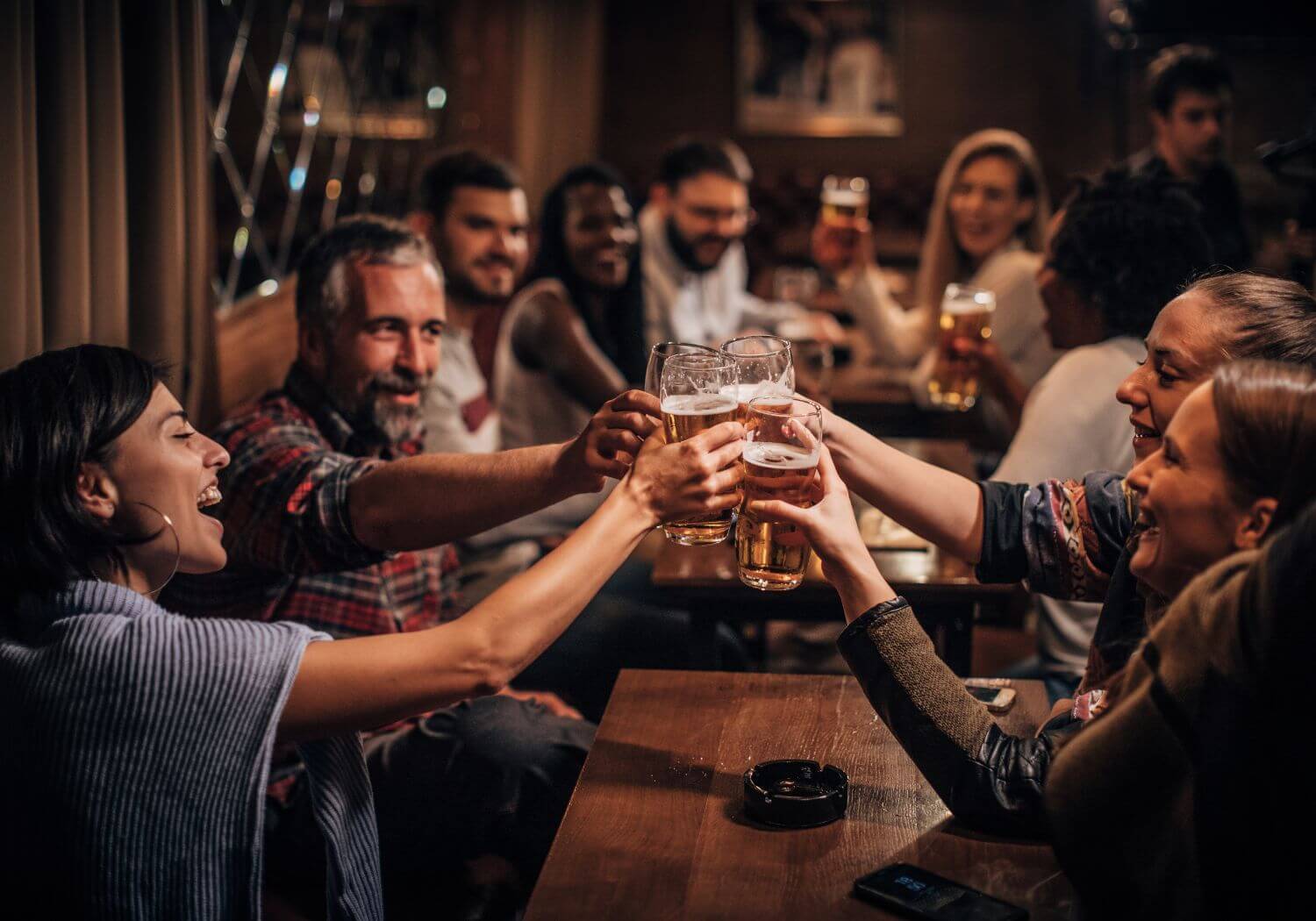 Going to a bar or pub alone: tips for beginners - Solo Female Travelers