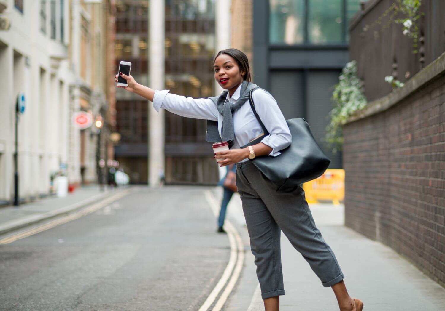 Going to a bar or pub alone: tips for beginners - Solo Female Travelers