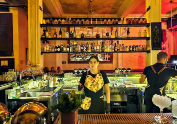 Going to a bar or pub alone: tips for beginners - Solo Female Travelers